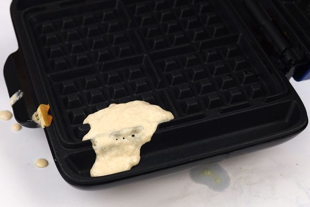 How to Clean Waffle Maker — The Fastest Way to Clean a Waffle Maker