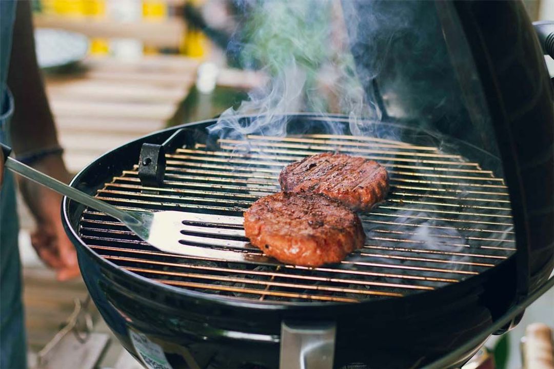 Charcoal vs. Gas Grills: Differences, Pros & Cons, & Conversion Guide