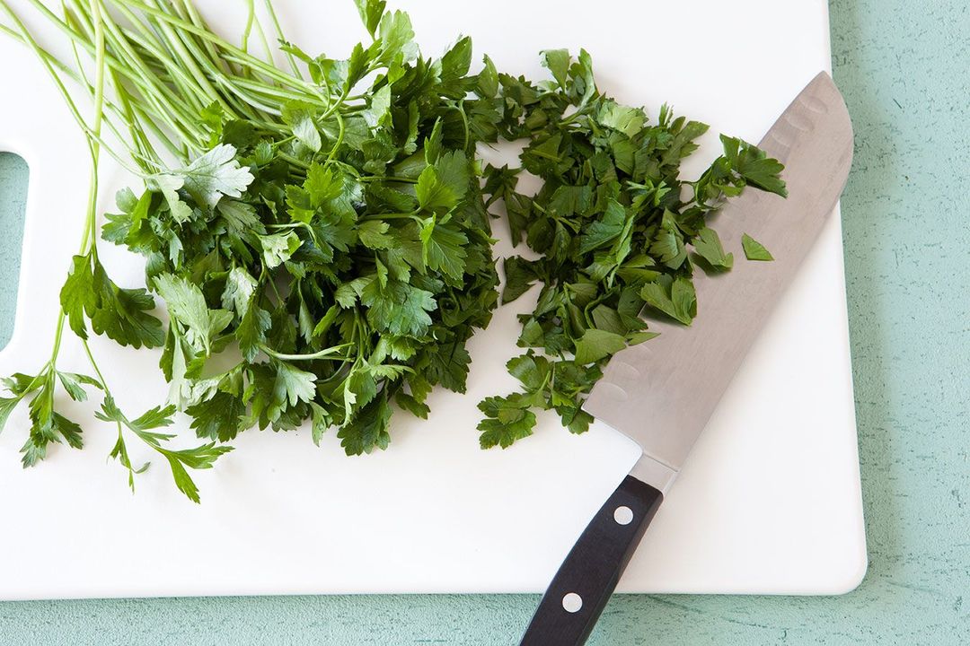 How to Dry Cilantro: Four Ways to make Dried Cilantro At Home