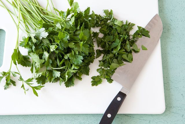 How to Dry Cilantro: Four Ways to make Dried Cilantro At Home